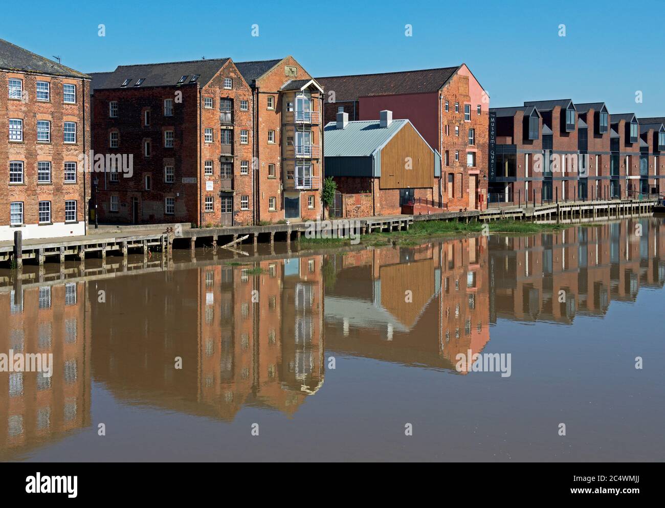 River hull high tide hi-res stock photography and images - Alamy
