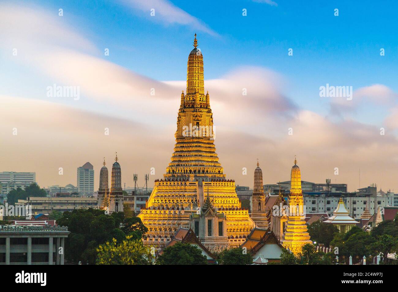 Panoramic aerial view of Wat Arun Temple at beautiful sunset in Bangkok ...