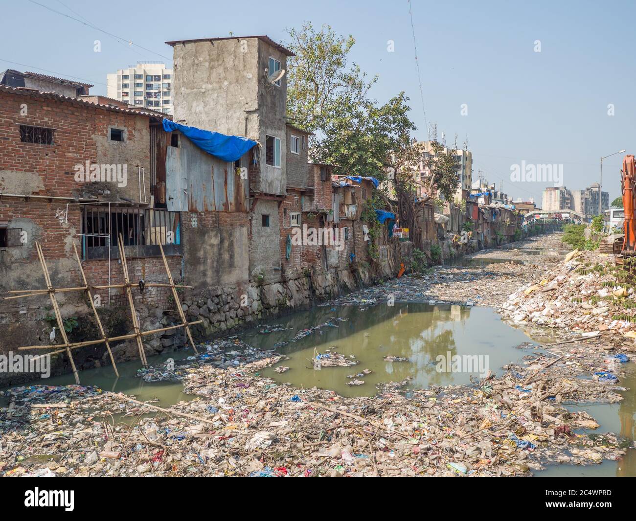 Mumbai slum buildings hi-res stock photography and images - Alamy