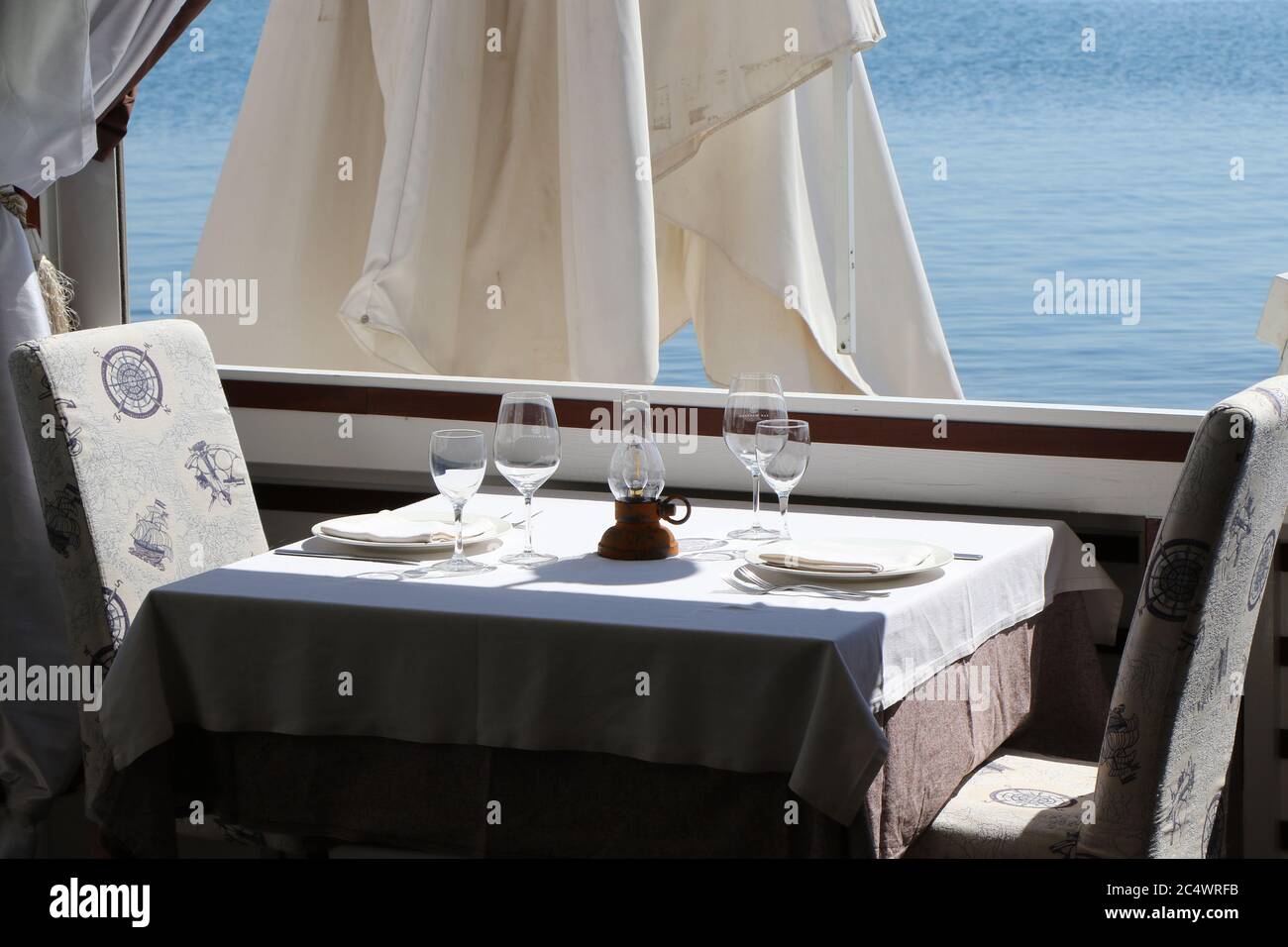 Table setup hotel restaurant hi-res stock photography and images - Alamy
