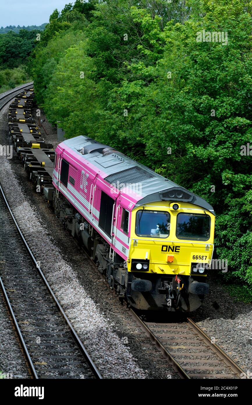 Class 66 locomotive hauling freightliner hi-res stock photography and ...