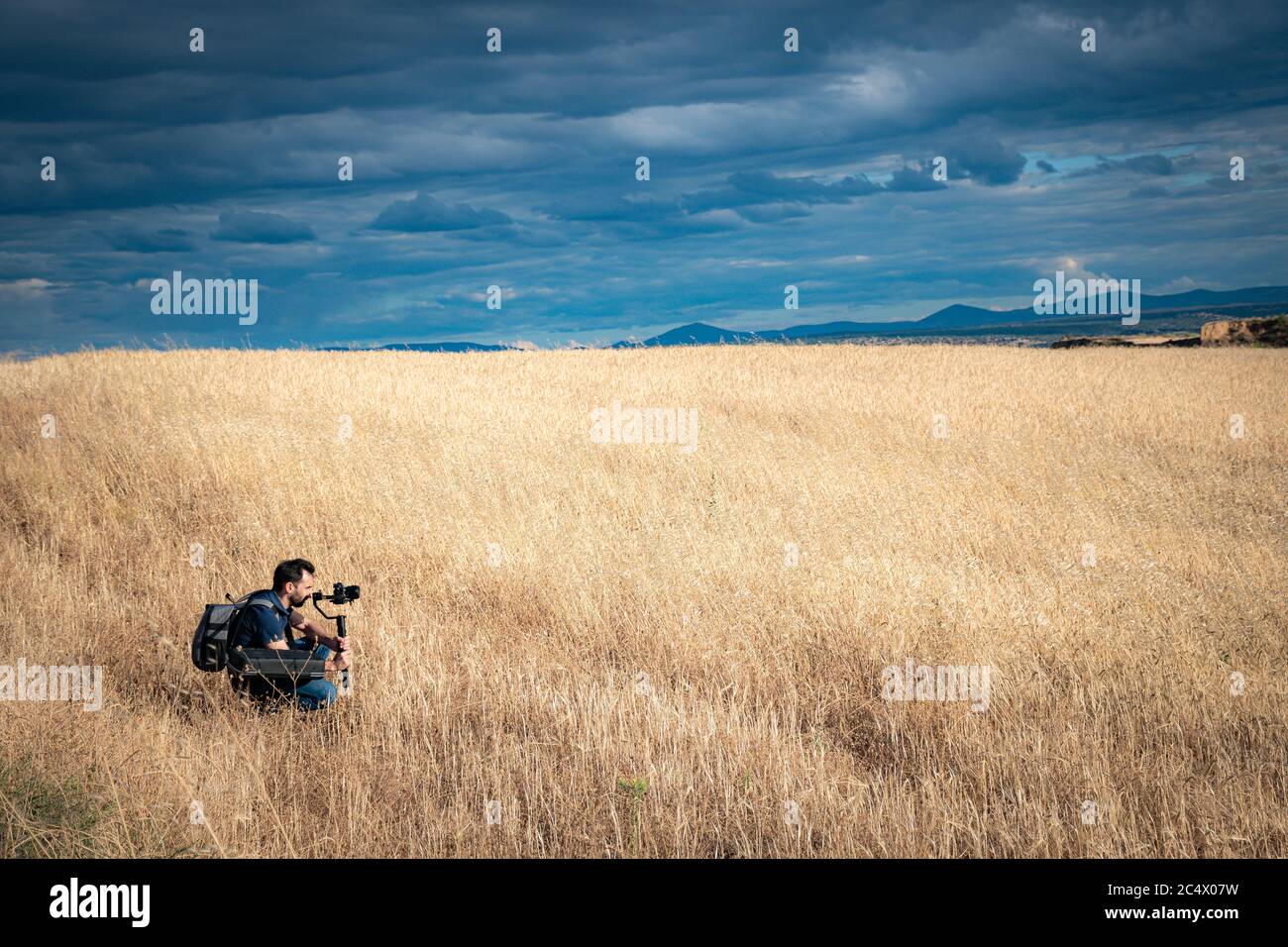 Silhouette filmmaker hi-res stock photography and images - Alamy