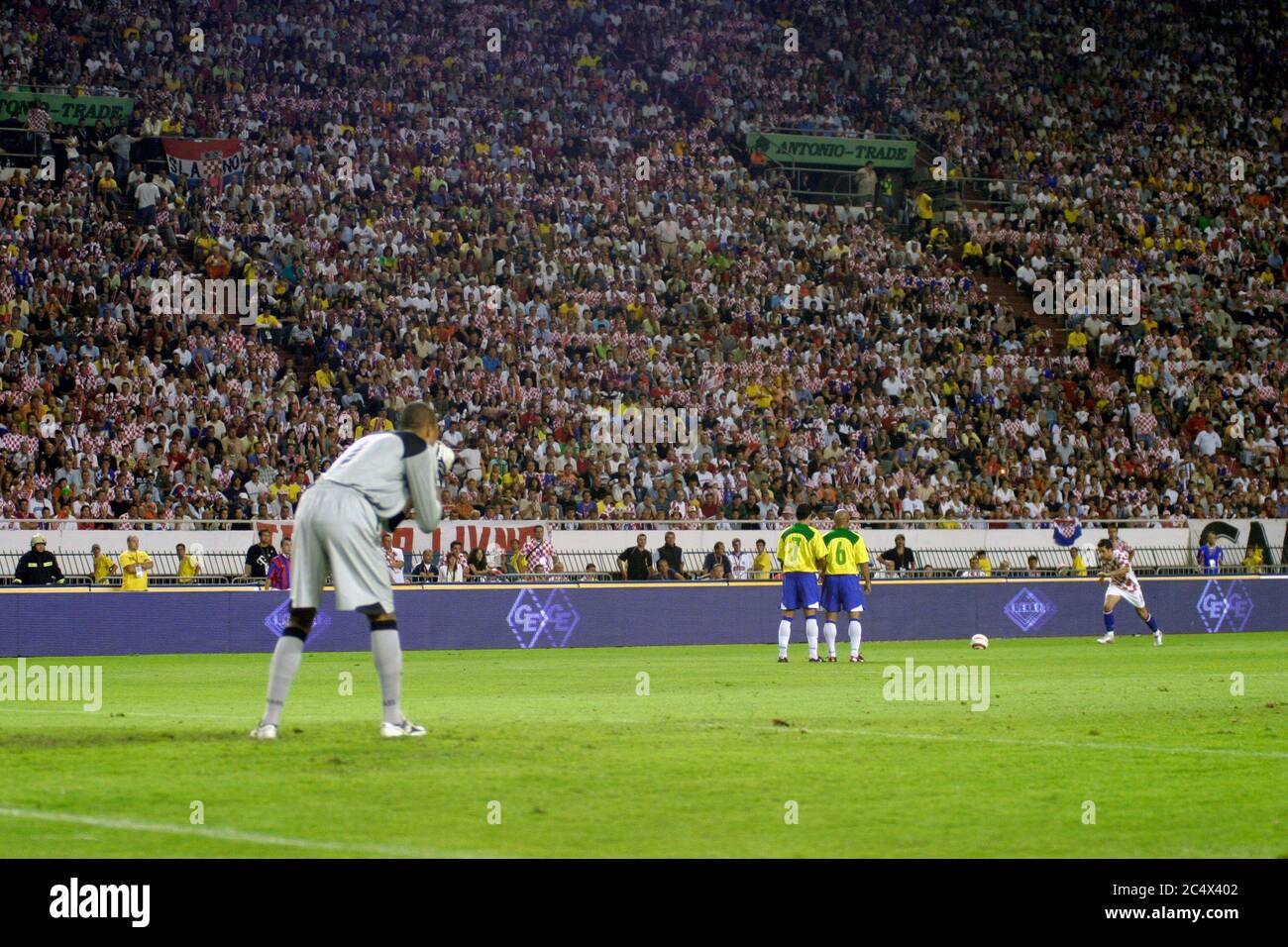 Girls soccer kick hi-res stock photography and images - Alamy
