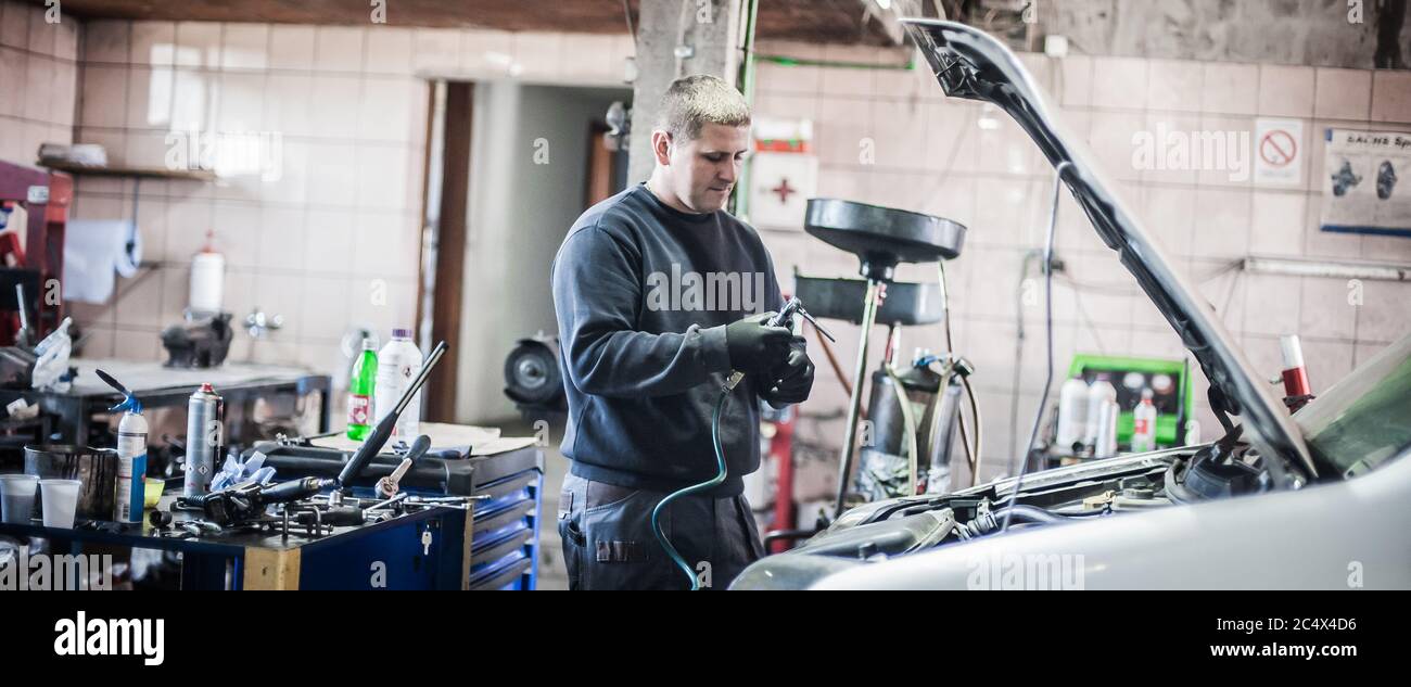 Car master mechanic working in auto vulcanizing and vehicle service ...