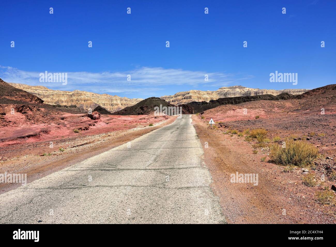 Empty tar road in Negev Desert (Timna park), Israel Stock Photo - Alamy