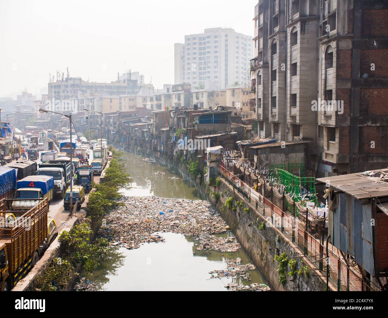 Dharavi slum railway hi-res stock photography and images - Alamy