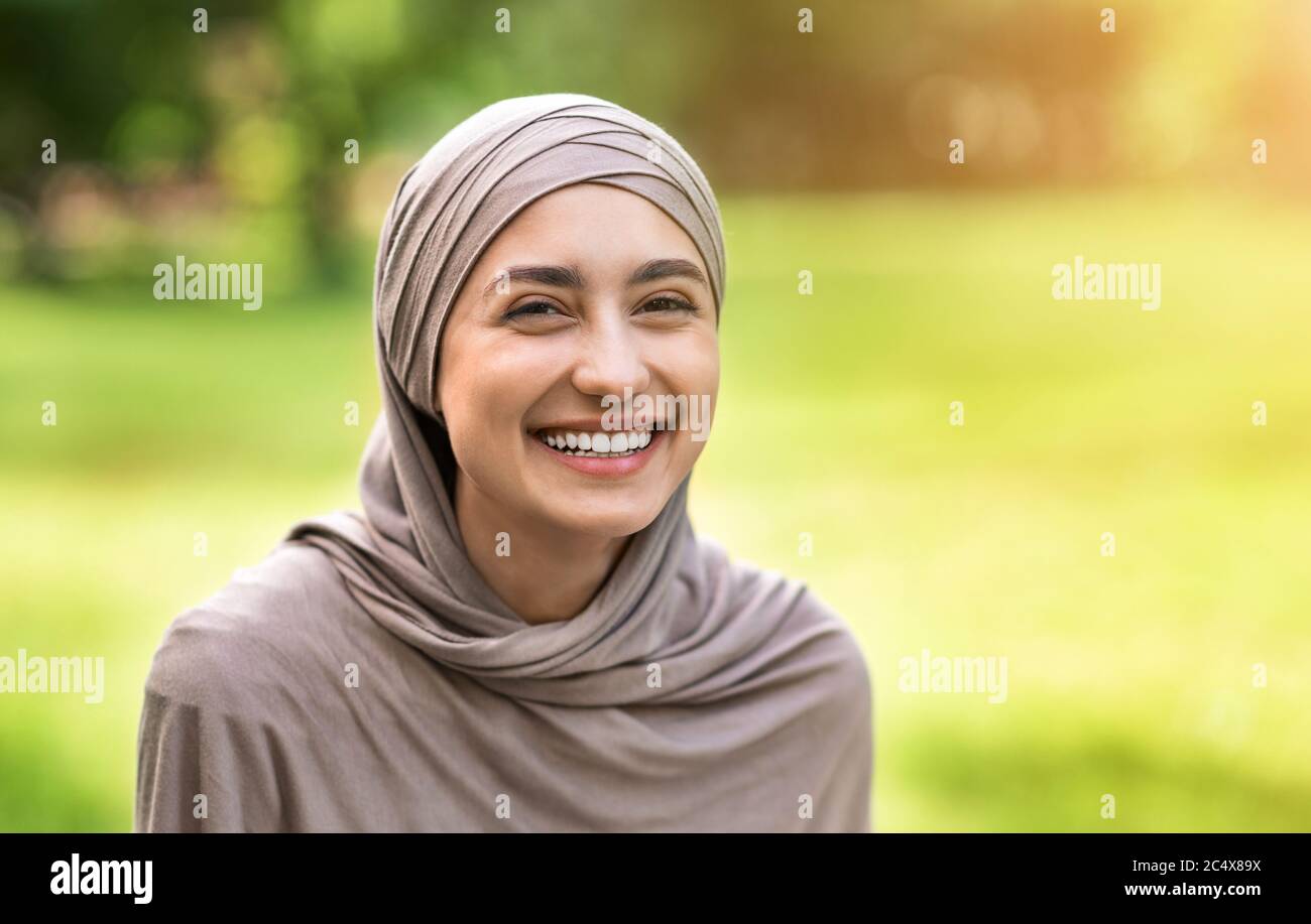 Portrait of pretty smiling young muslim woman Stock Photo - Alamy