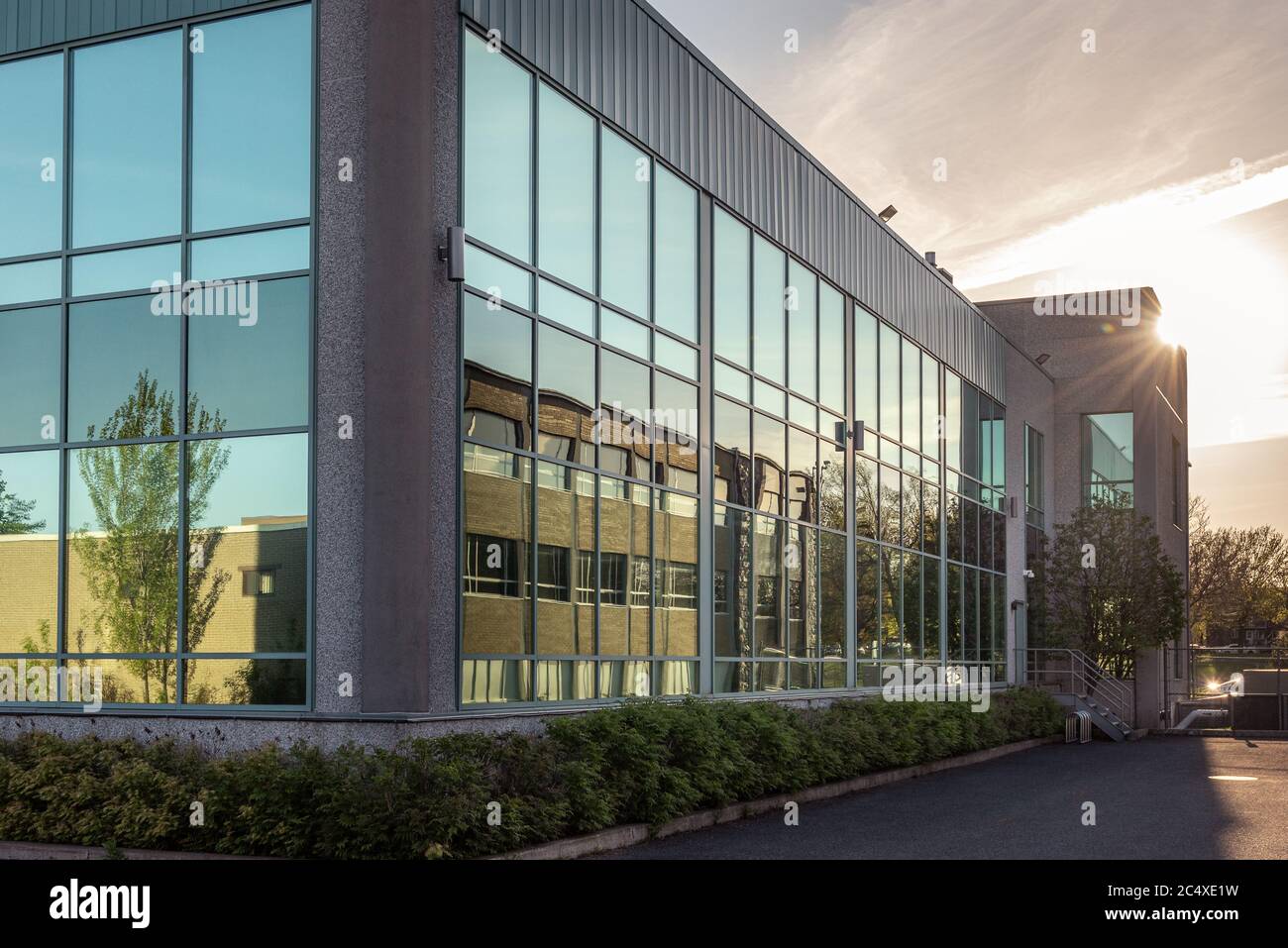 The exterior facade of a generic small business Stock Photo - Alamy