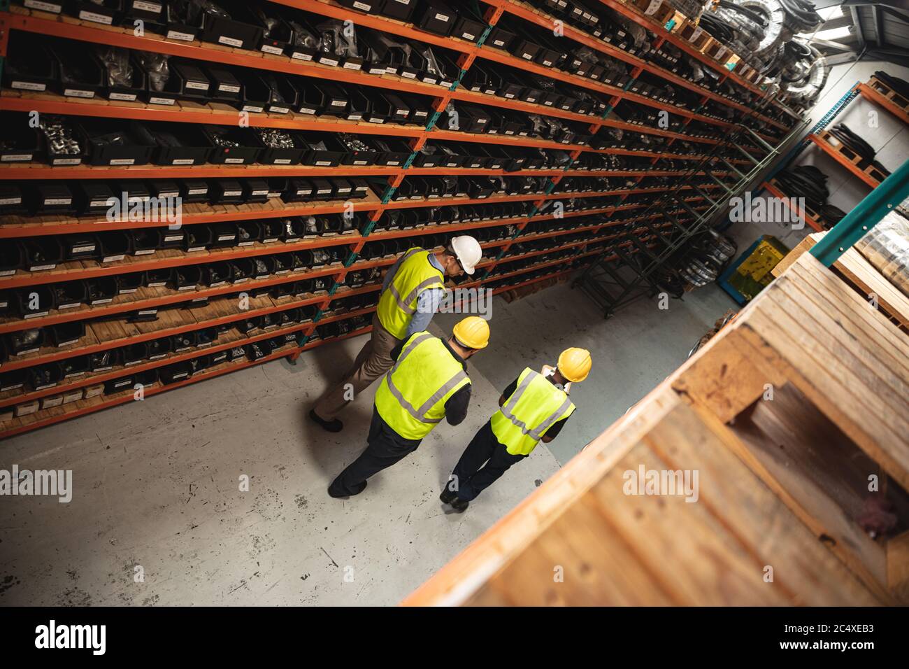 Adult male workers hi-res stock photography and images - Alamy
