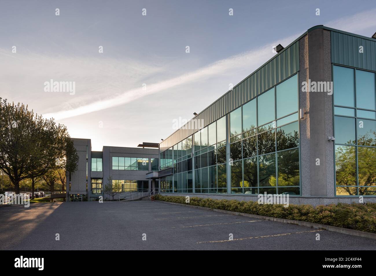 The exterior facade of a generic small business Stock Photo - Alamy