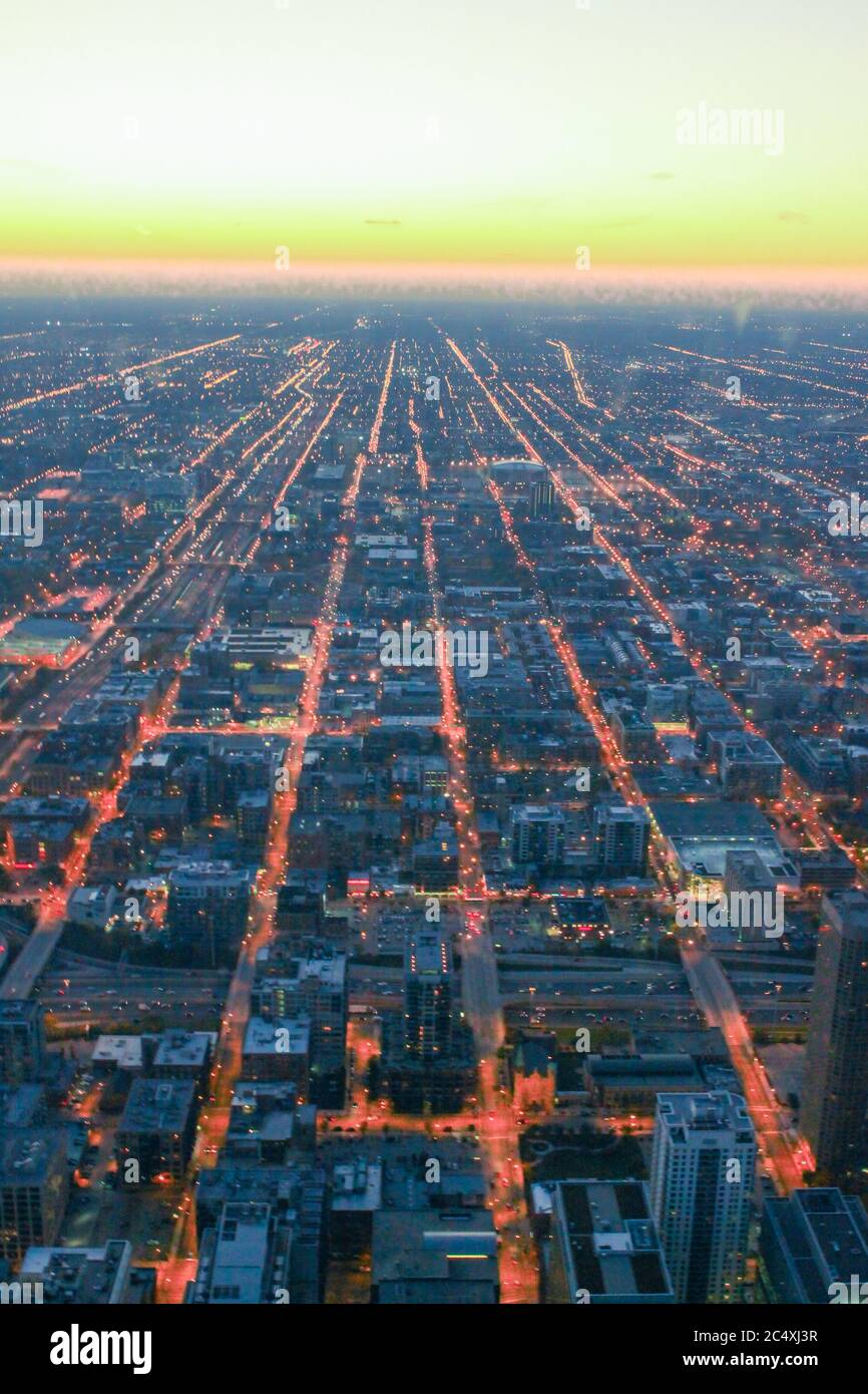 Chicago skyline in evening aerial hi-res stock photography and images ...