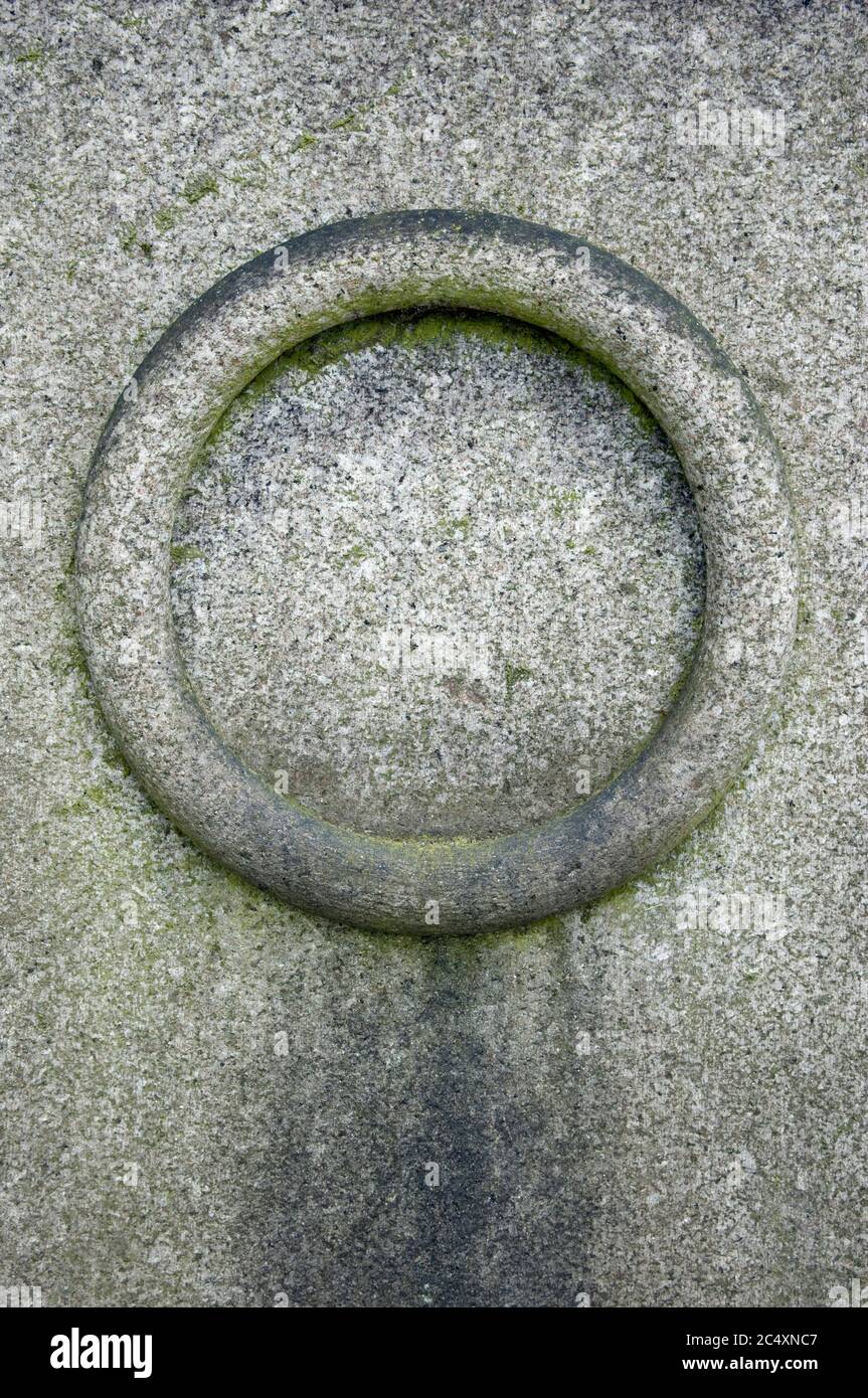 A Ring Of Stone Carved Into The Exterior Wall Of A Building In London ...