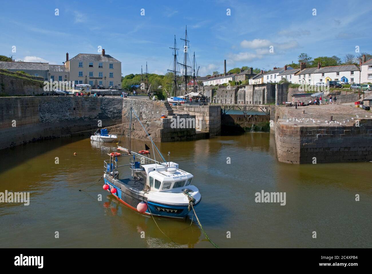 1700s harbor hi-res stock photography and images - Alamy