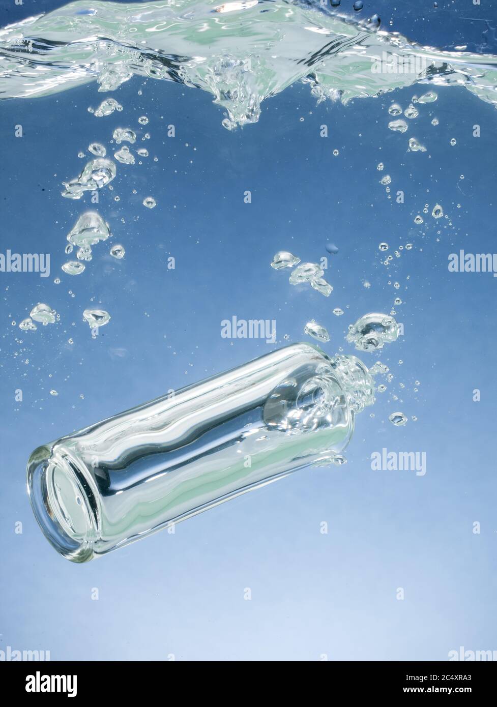 Bubble after putting a glass container in a glass tank Stock Photo - Alamy
