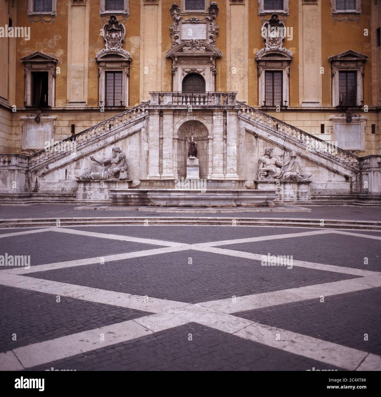 Renaissance palazzo rome hi-res stock photography and images - Alamy