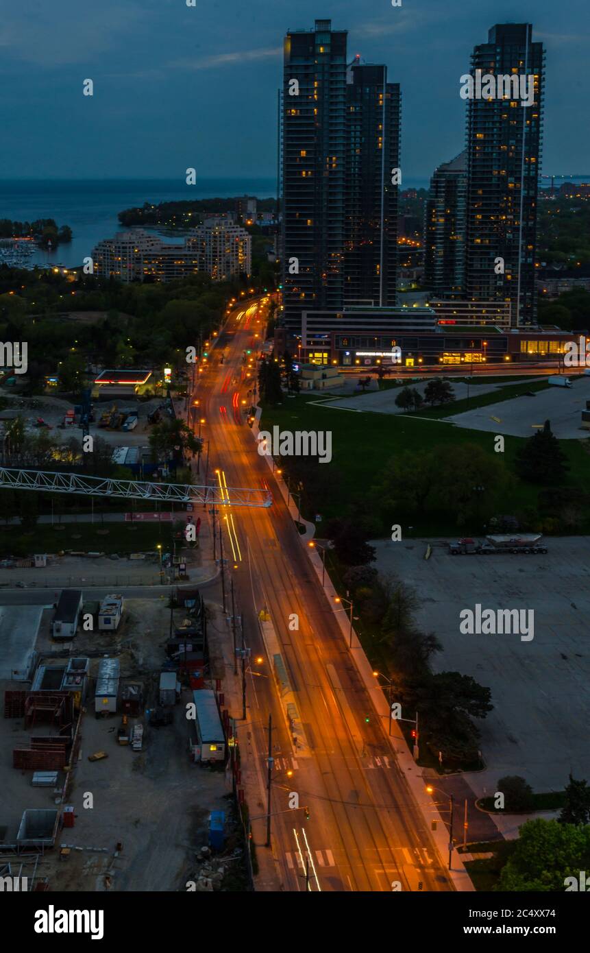 Lights toronto buildings night time hi-res stock photography and images ...