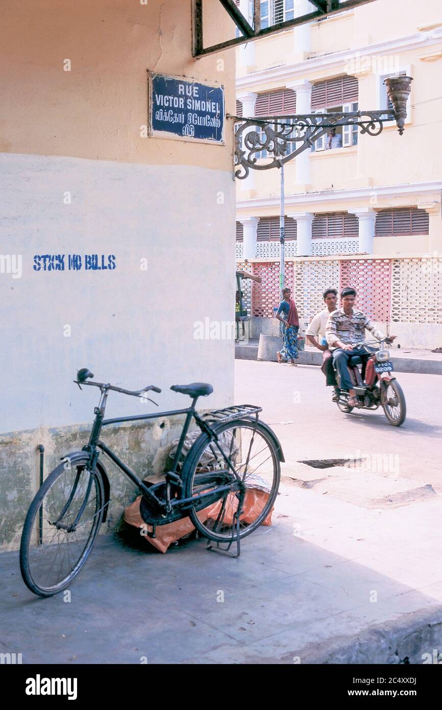 Street scene in India Stock Photo - Alamy