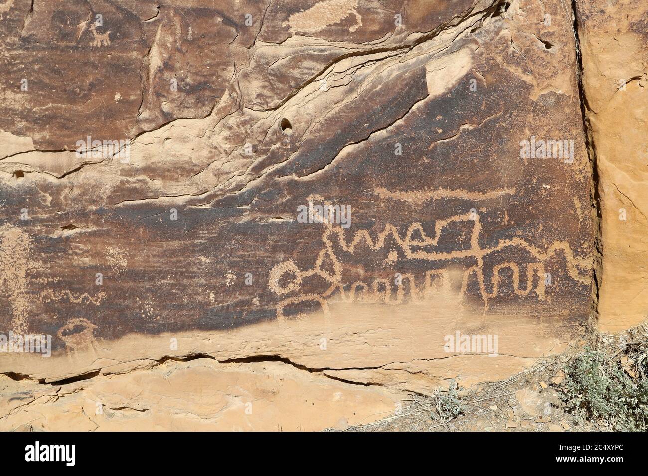 Ancient Native American Indian rock art petroglyph lines Utah 1489 ...