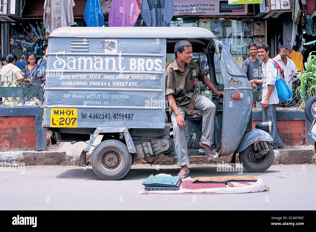 Street scene in India Stock Photo - Alamy