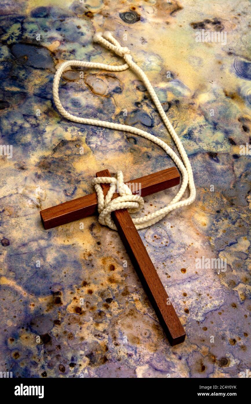 Small wooden cross hi-res stock photography and images - Alamy