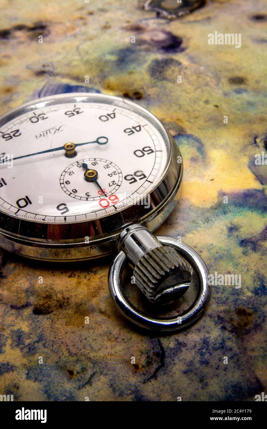 Old fashioned stopwatch hi-res stock photography and images - Alamy