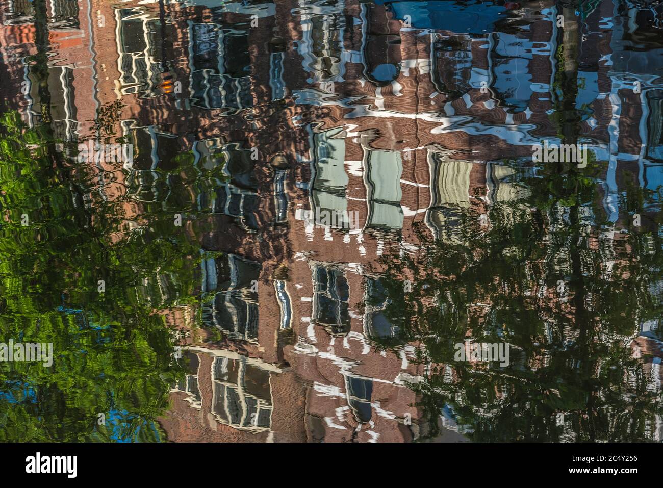 Old channels Of downtown of Amsterdam Stock Photo - Alamy