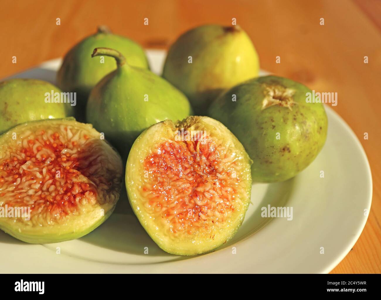 Closeup the unique texture of cut ripe fig flesh Stock Photo - Alamy
