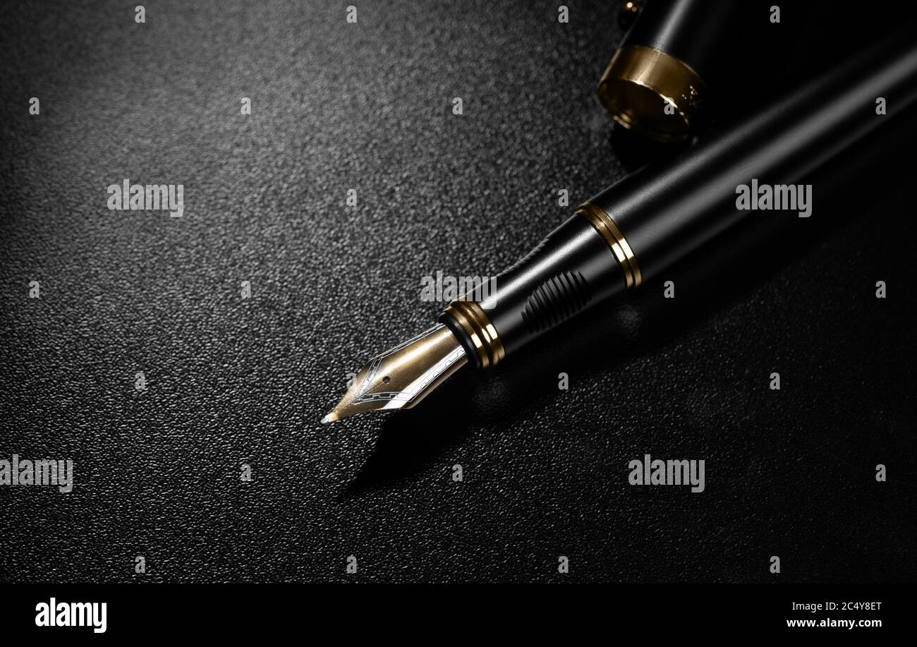 Black fountain pen hi-res stock photography and images - Alamy