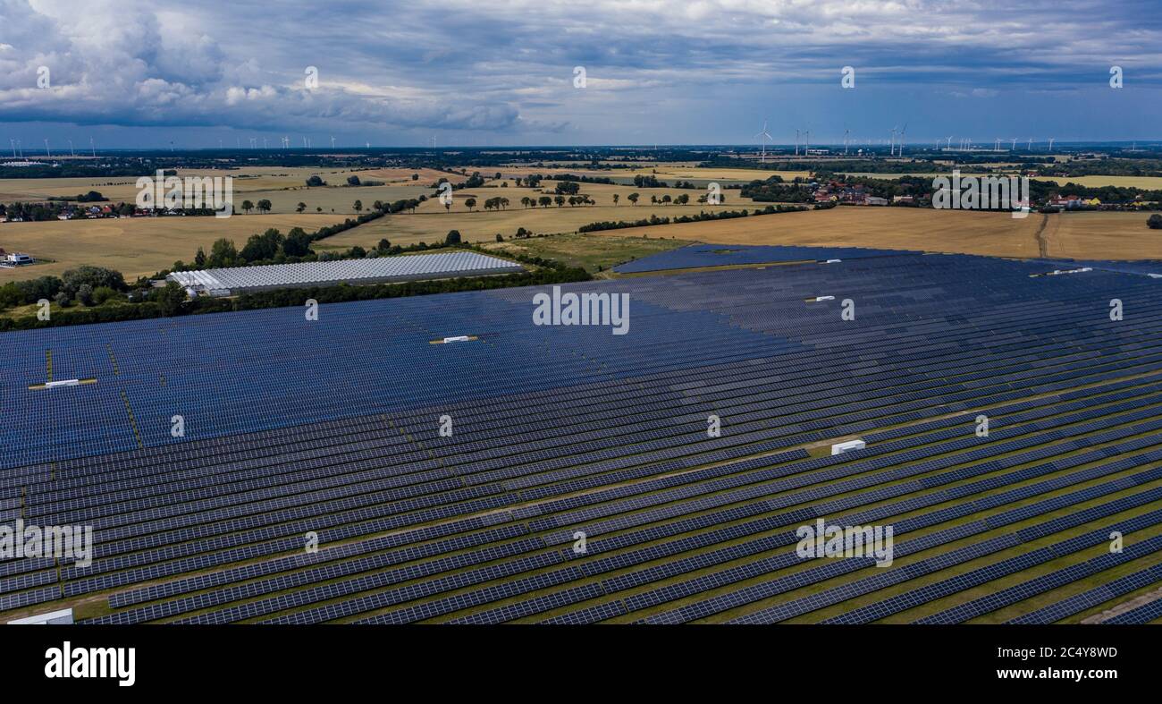 Solar energy generating systems hi-res stock photography and images - Alamy