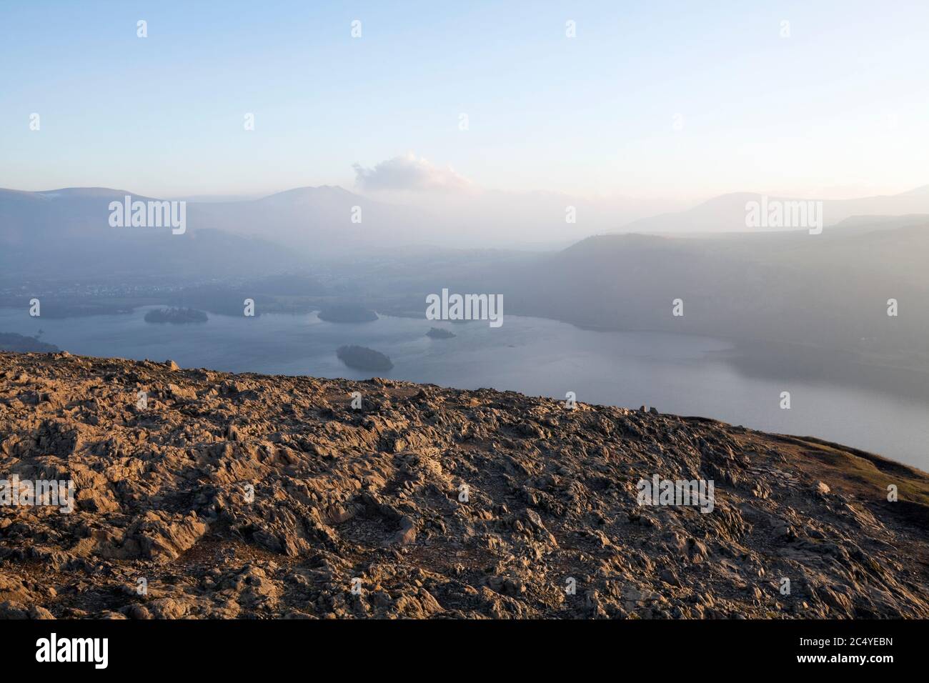 Dawn mist over derwent water hi-res stock photography and images - Alamy