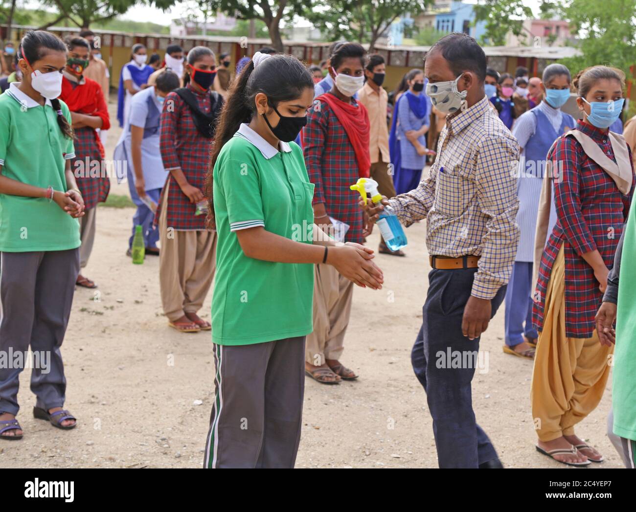 All hands to the pumps hi-res stock photography and images - Alamy