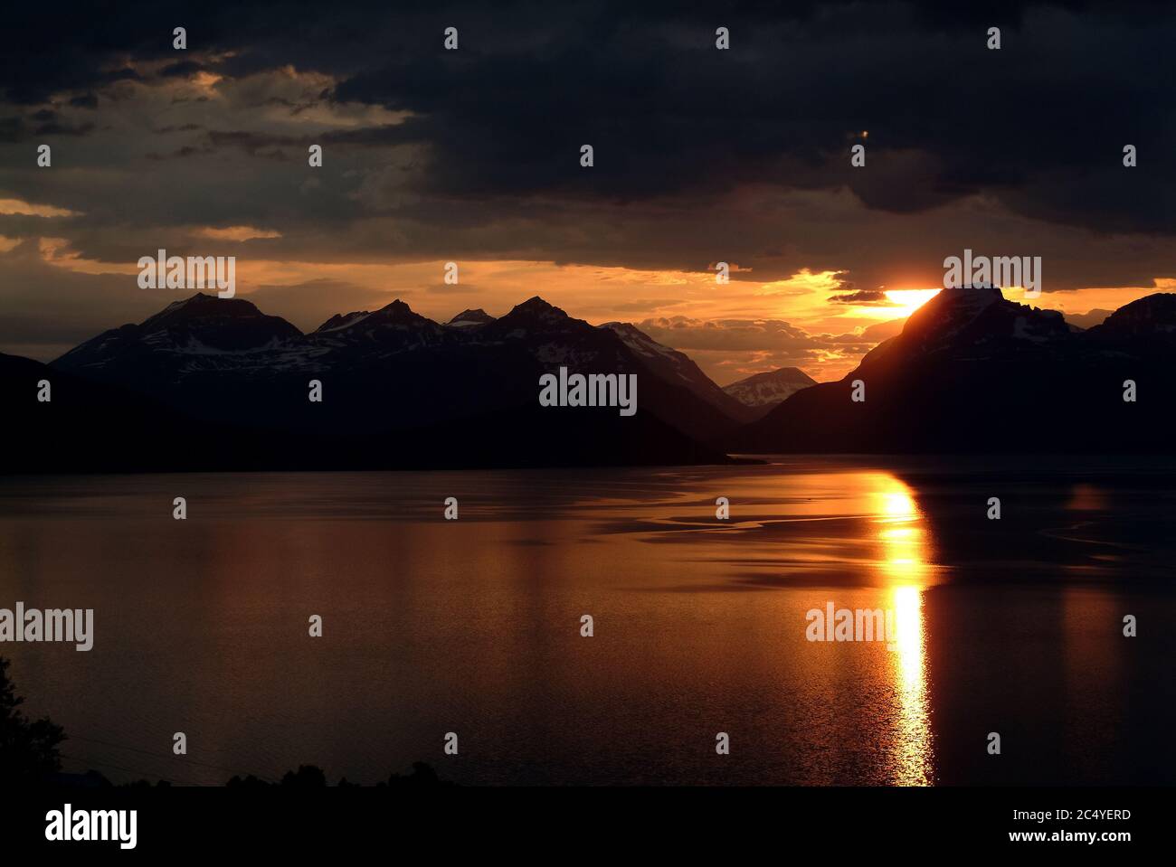midnight sunshine, Lofoten archipelago, Norway, Scandinavia, Europe ...