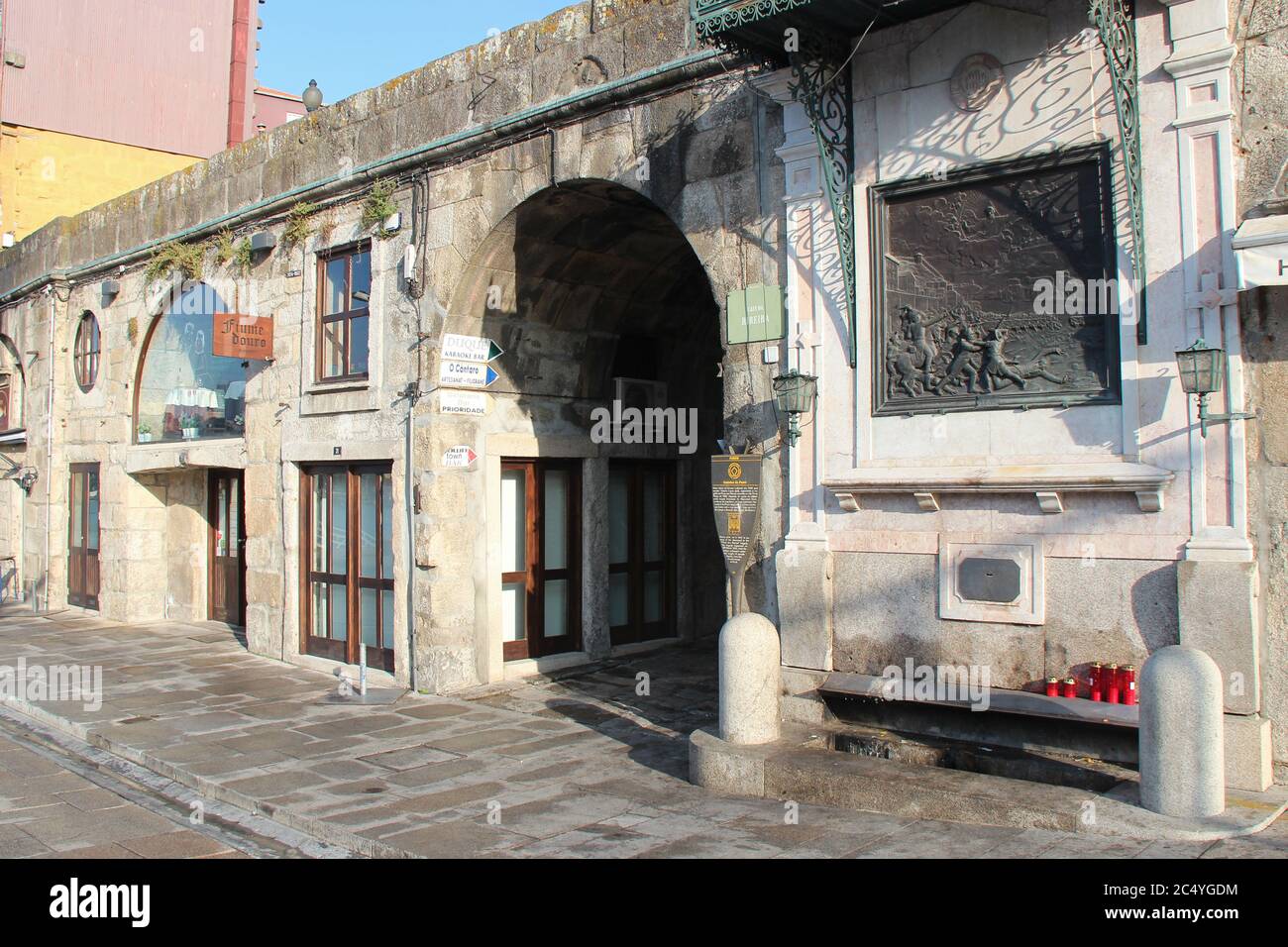 building on a quay in porto (portugal Stock Photo - Alamy