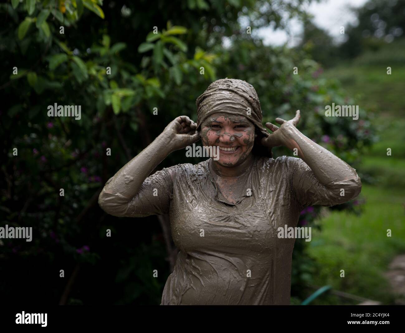 Women covered in mud hi-res stock photography and images - Alamy