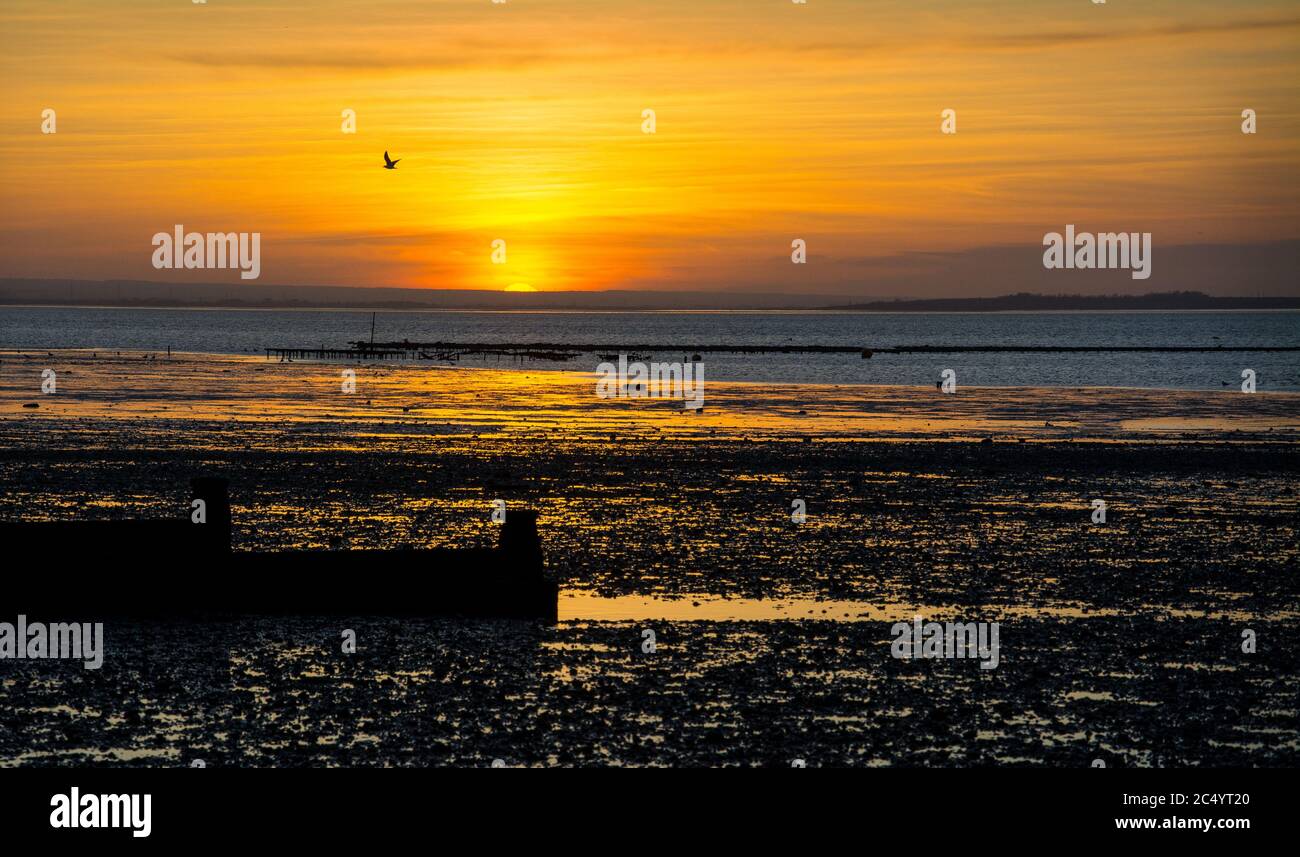 Kent shoreline hi-res stock photography and images - Alamy
