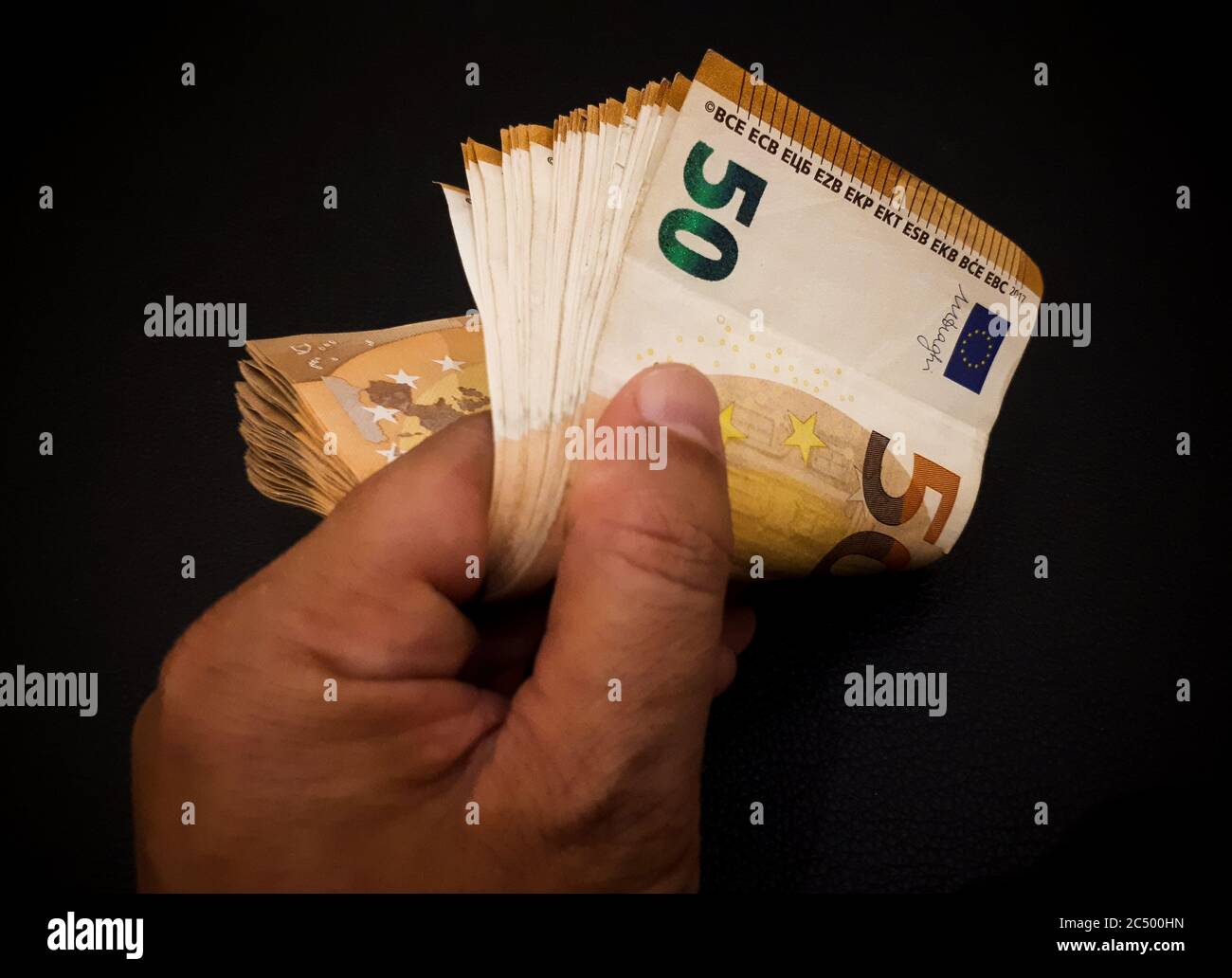 Hand holding banknotes hi-res stock photography and images - Alamy