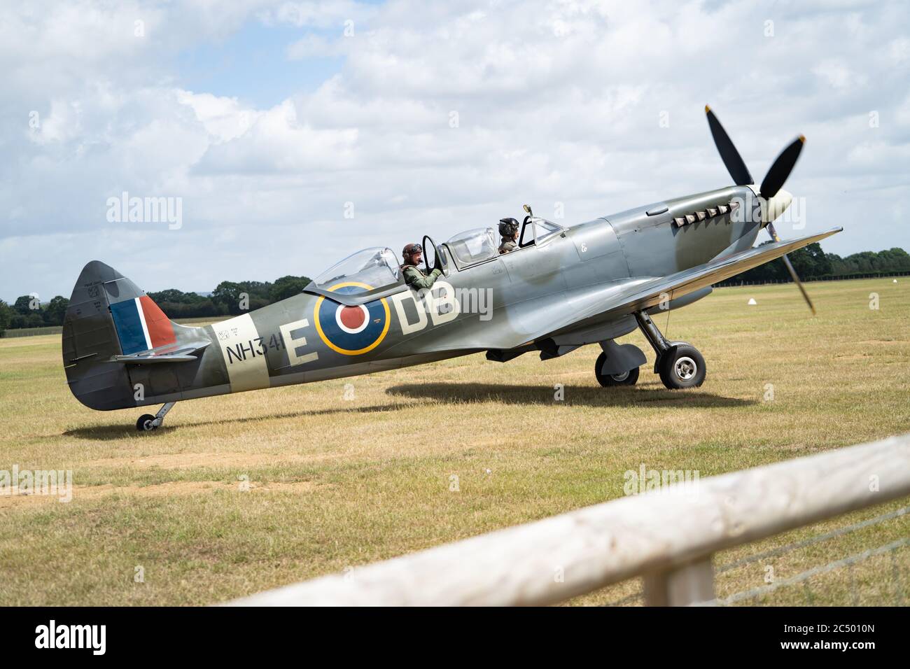 Supermarine spitfire mark 9 hi-res stock photography and images - Alamy