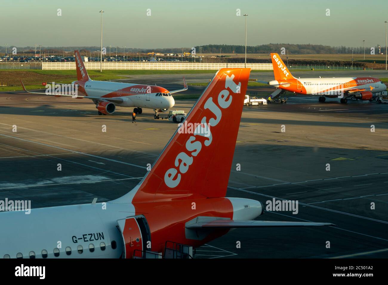 Planes parked easy jet hi-res stock photography and images - Alamy