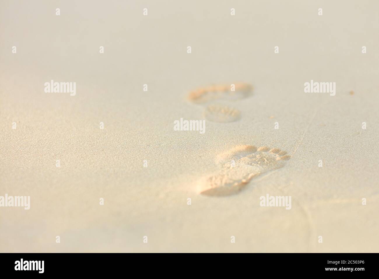 Footprints in the sand - summer vacation Stock Photo - Alamy