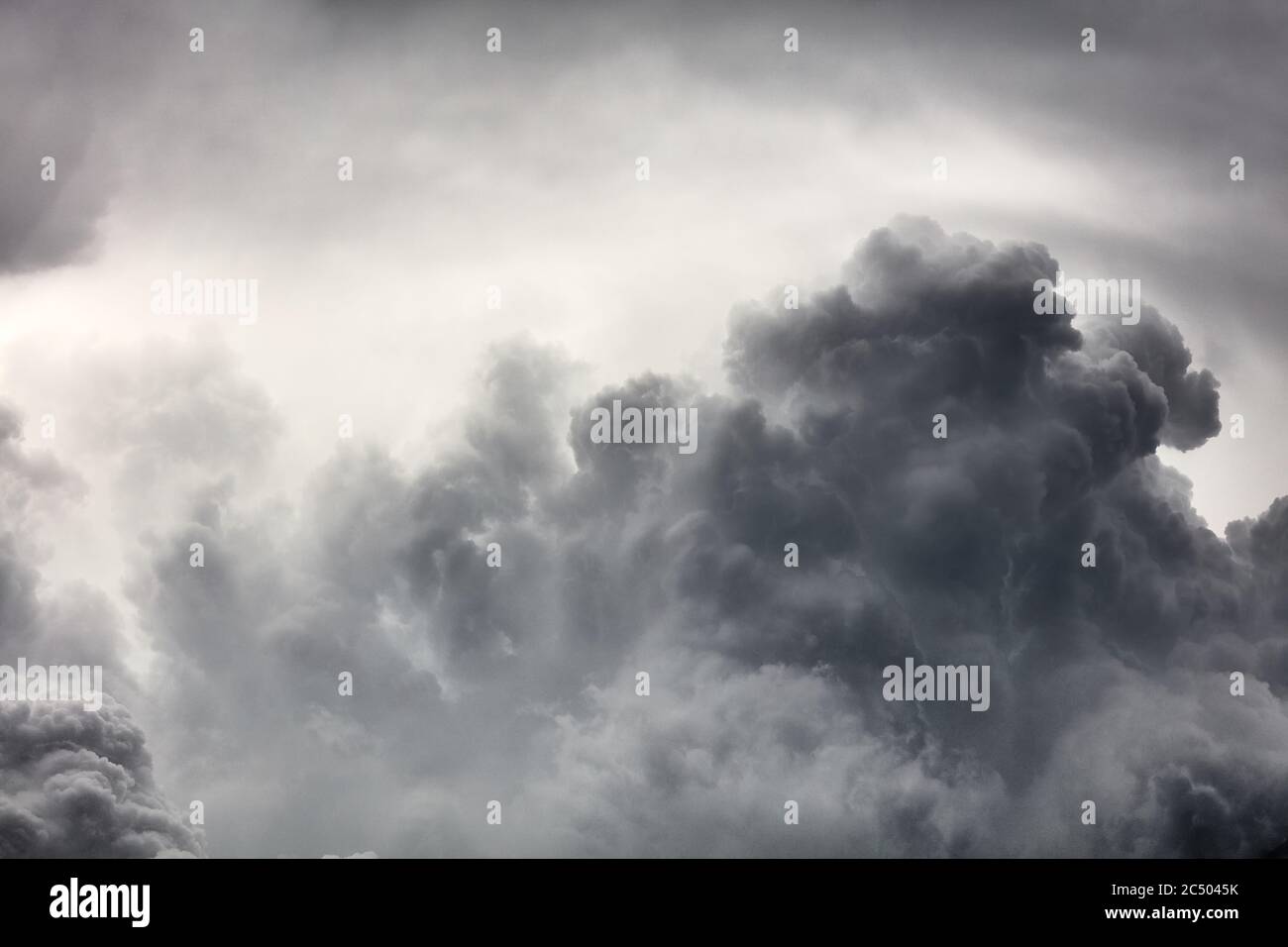 Clouds background. Dramatic grey clouds Stock Photo - Alamy