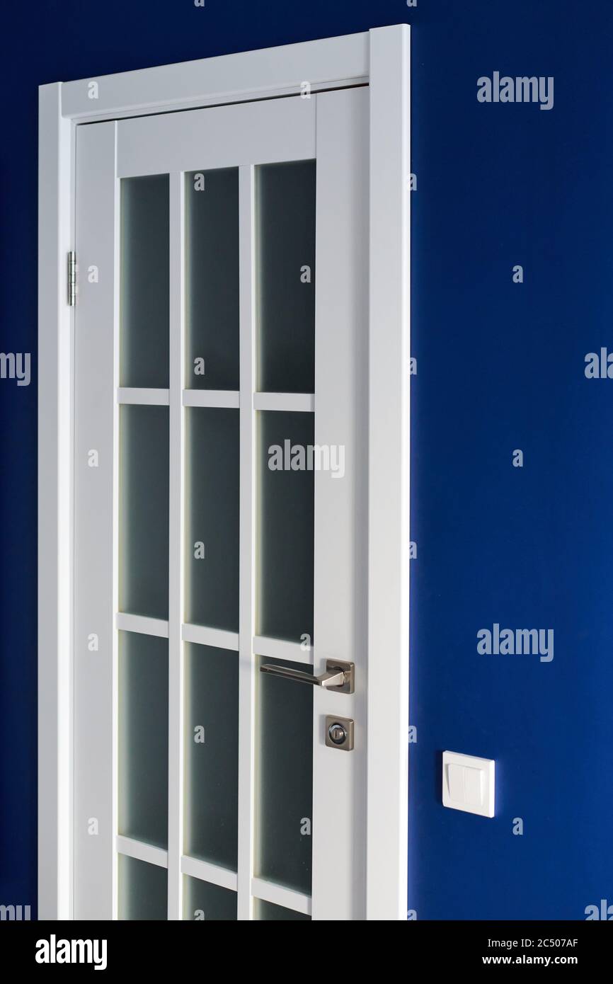 Choose between door hi-res stock photography and images - Alamy