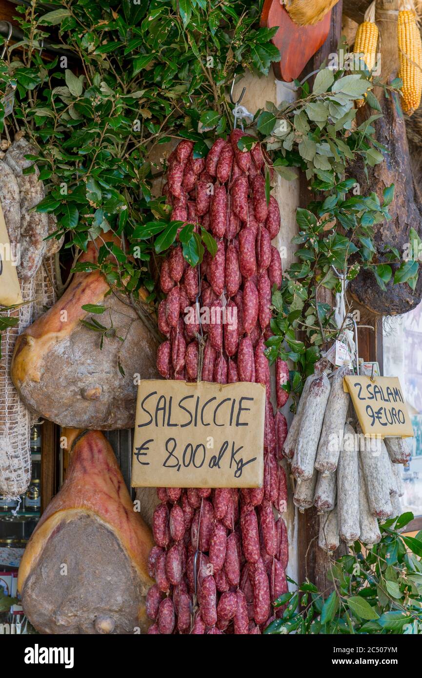 Medieval butcher shop hi-res stock photography and images - Alamy