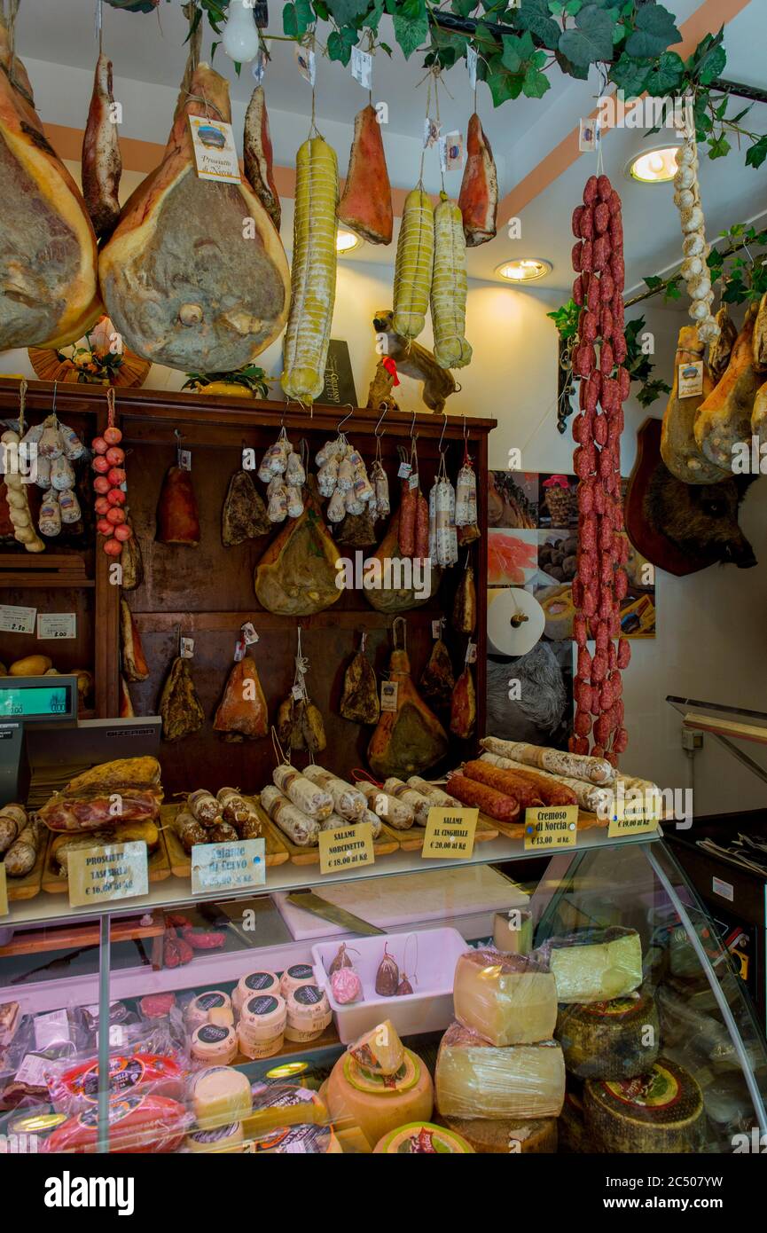 Medieval shop interior hi-res stock photography and images - Alamy