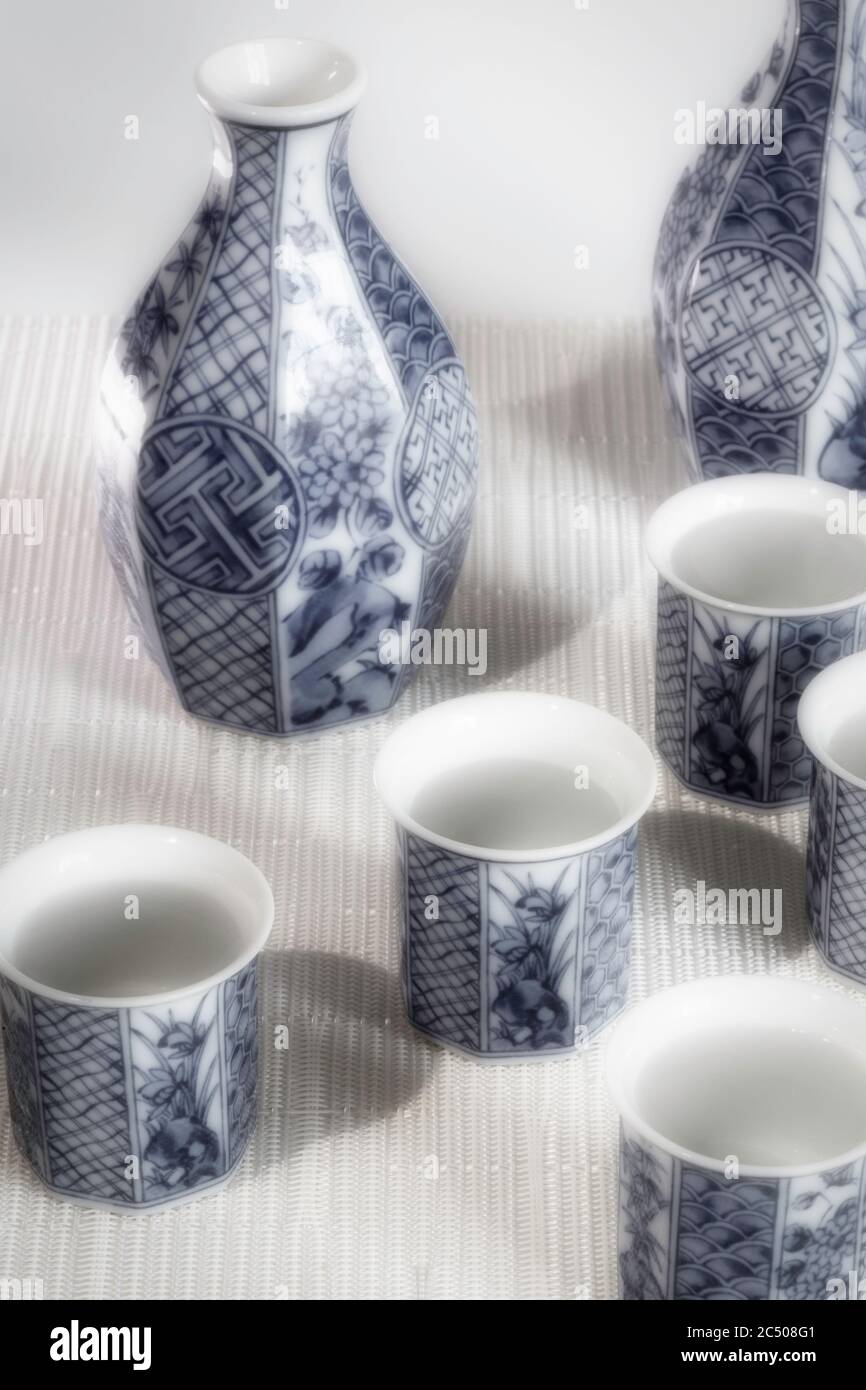 Japanese porcelain blue white hi-res stock photography and images - Alamy