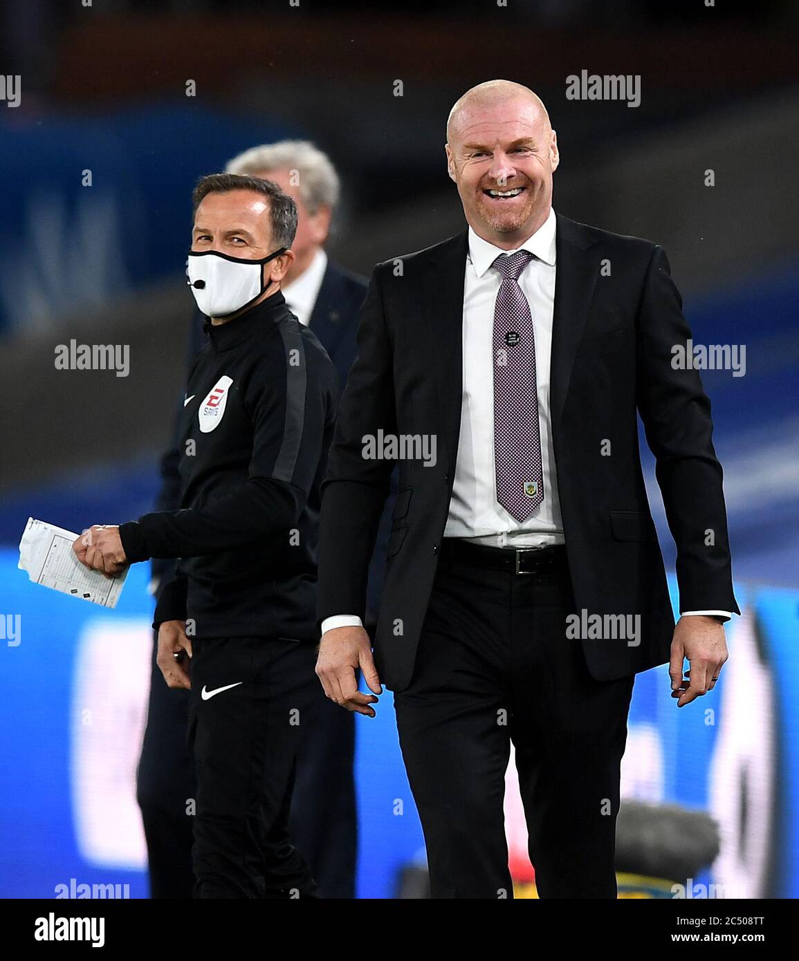 Burnley manager Sean Dyche on the touchline during the Premier League ...