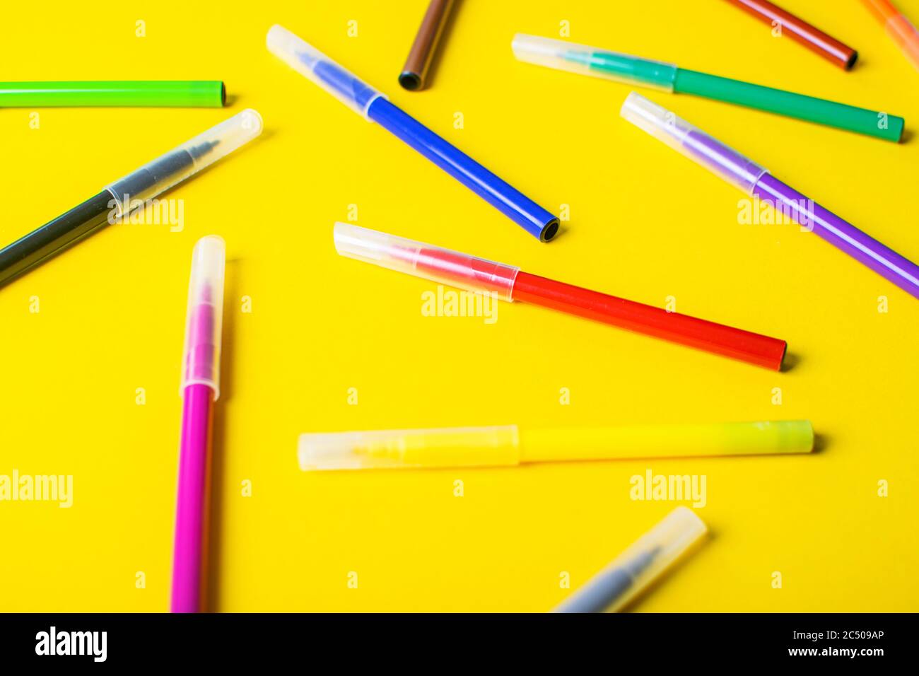 Group of yellow pens hi-res stock photography and images - Alamy