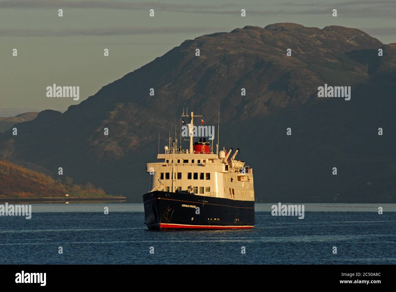 HEBRIDEAN PRINCESS approaching ROTHESAY PIER in the early morning ...