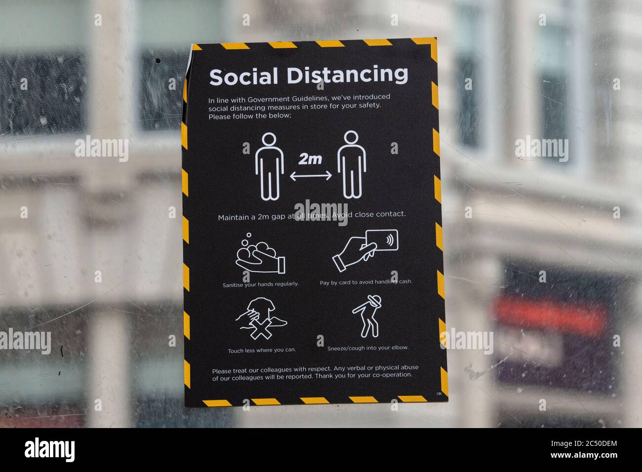 Social distancing window sign hi-res stock photography and images - Alamy