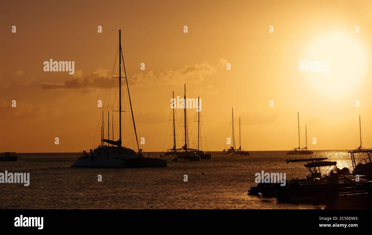 Yachts in the Bay. Silhouettes of yachts at sunset Stock Photo - Alamy