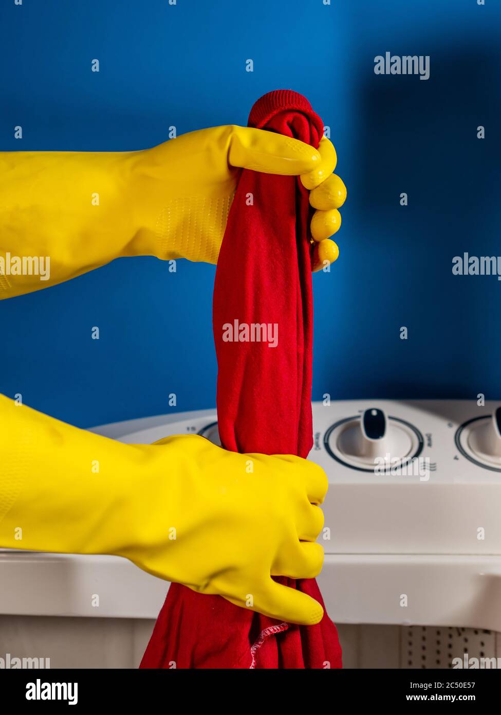 Wet shirt girl hi-res stock photography and images - Alamy